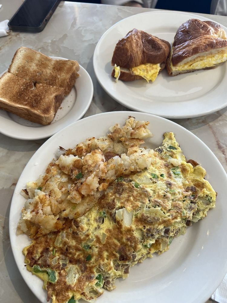 RICHIE’S PLACE COFFEE SHOP - Updated November 2025 - 52 Photos & 71 ...