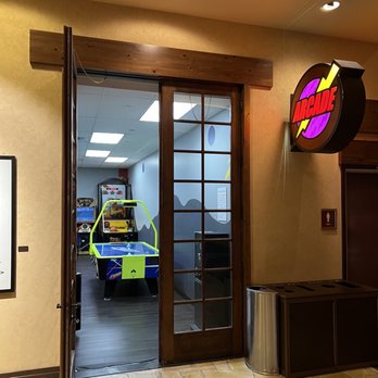 HILTON SANTA FE BUFFALO THUNDER - Updated December 2025 - 20 Buffalo ...