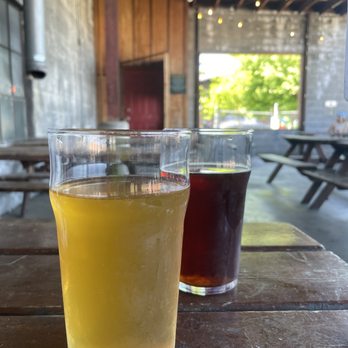 LUCKY LABRADOR BREWING CO - Updated November 2025 - 227 Photos & 377 ...