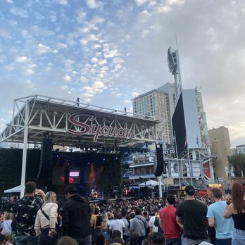 GALLAGHER SQUARE - Updated July 2025 - 139 Photos & 37 Reviews - 100 ...