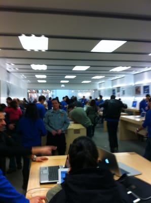 APPLE STORE - Updated January 2026 - 16 Reviews - 3035 Boulevard le ...