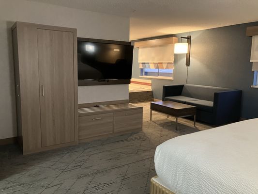 HOLIDAY INN EXPRESS - Updated December 2025 - 58 Photos & 11 Reviews ...