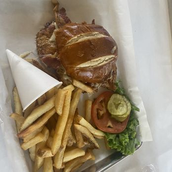 BIGZ BURGER JOINT - Updated December 2024 - 214 Photos & 300 Reviews ...