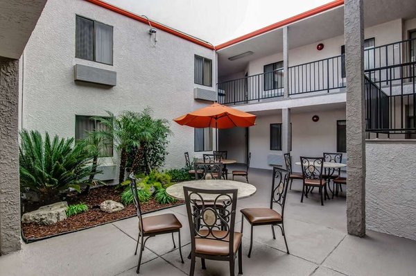 HOWARD JOHNSON HOTEL & SUITES BY WYNDHAM RESEDA - Updated December 2025 ...