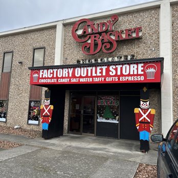 CANDY BASKET - Updated December 2025 - 45 Photos & 43 Reviews - 1924 NE ...