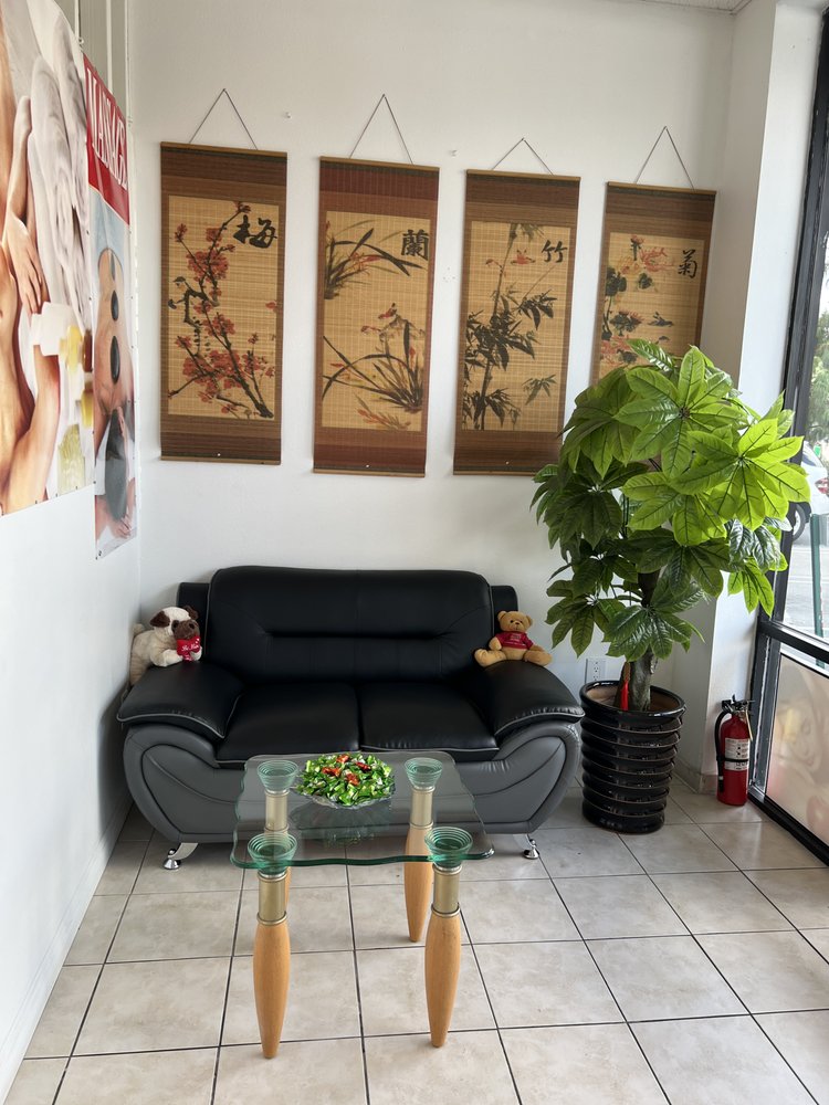 LUCKY TREE MASSAGE - 24 Photos & 73 Reviews - 15534 Devonshire St, Los ...