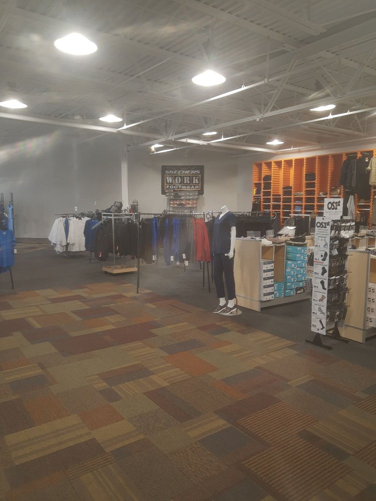 THE UNIFORM STORE - Updated December 2025 - 15 Photos - 6767 Dublin Ctr ...