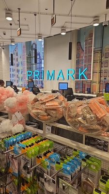 PRIMARK - Updated April 2025 - 43 Photos & 19 Reviews - Damrak 77 ...