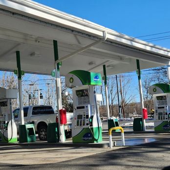 BP - Updated January 2026 - 12 Photos - 955 Hopmeadow St, Simsbury ...