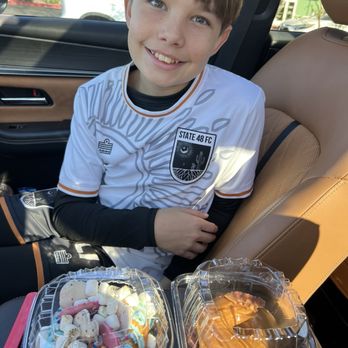 YONUTZ DONUTS AND ICE CREAM - Updated December 2025 - 127 Photos & 92 ...