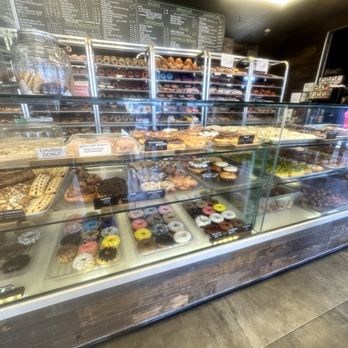 THE DONUTTERY - Updated March 2025 - 5389 Photos & 5021 Reviews - 17420 ...