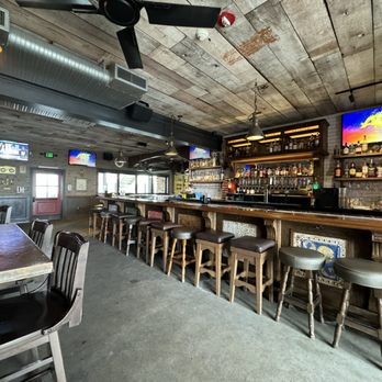 HELMSMAN ALE HOUSE - Updated March 2025 - 566 Photos & 628 Reviews ...