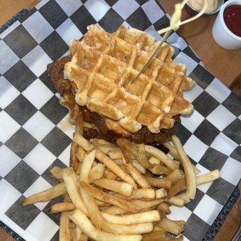 26 WEST ON THE NAVESINK - 348 Photos & 327 Reviews - 26 W Front St, Red ...