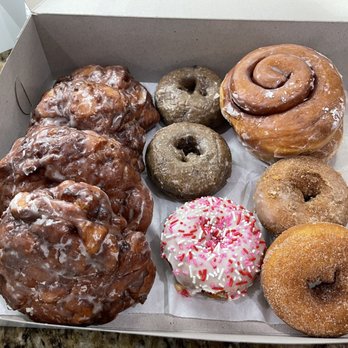 SOUTH LYON VILLAGE BAKERY - Updated December 2025 - 40 Photos & 69 ...