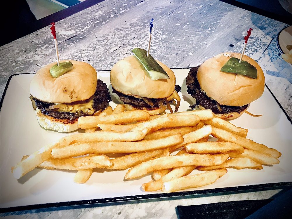 RED ROCK CAFE AND SPORTS BAR - 34 Photos & 29 Reviews - 210 Silver Lake ...