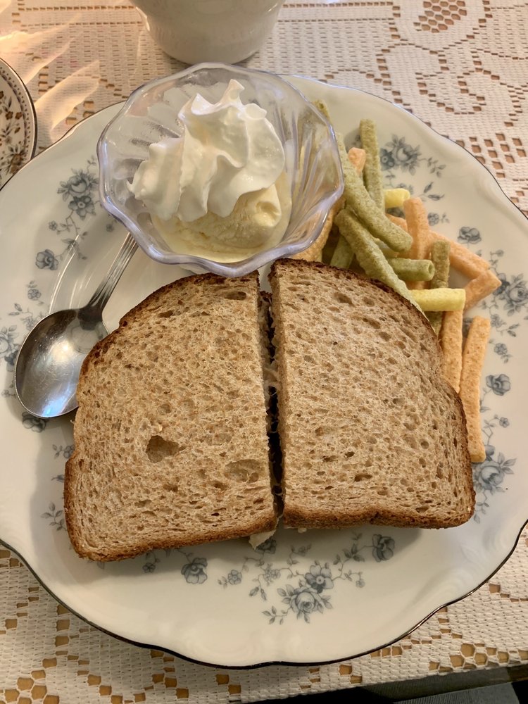 HOLLY BERRY TEA ROOM & GIFTS - Updated September 2024 - 49 Photos & 52 ...