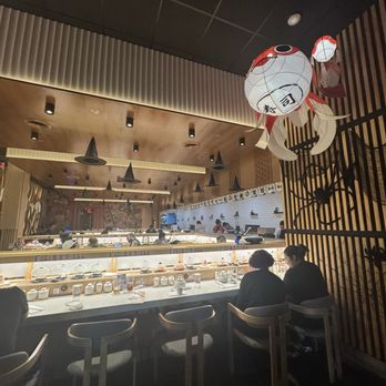 UZU REVOLVING SUSHI - Updated December 2025 - 776 Photos & 589 Reviews ...