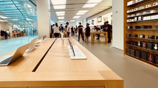APPLE SOHO - Updated August 2025 - 363 Photos & 612 Reviews - 103 ...