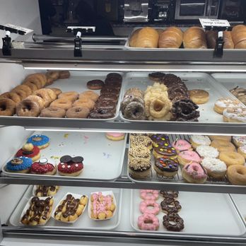 QUEEN DONUTS - Updated December 2025 - 35 Photos & 16 Reviews - 476 S ...