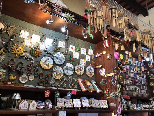 SOUVENIR OUTLET - Updated December 2025 - 13 Photos - Calle Tanca 255 ...