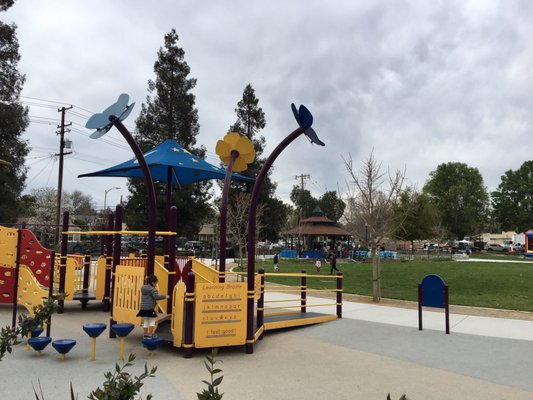 NEWHALL PARK - Updated January 2026 - 10 Photos & 17 Reviews - 972 ...