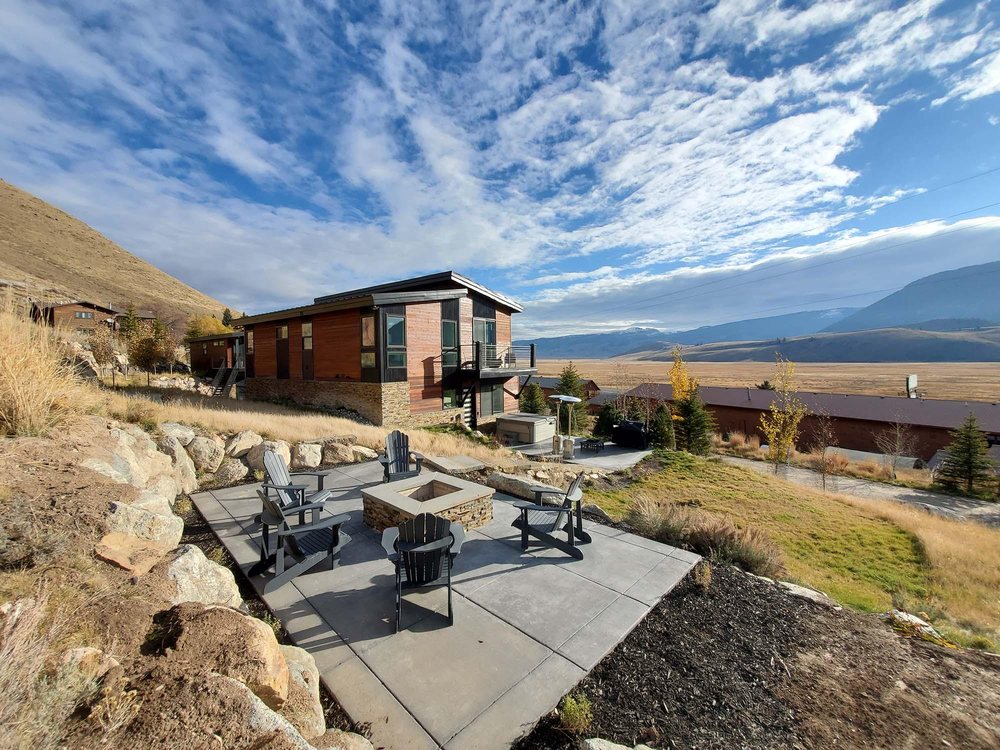 ELK RIDGE ESTATE - Updated August 2025 - 12 Photos - 1855 N US Hwy 89 ...