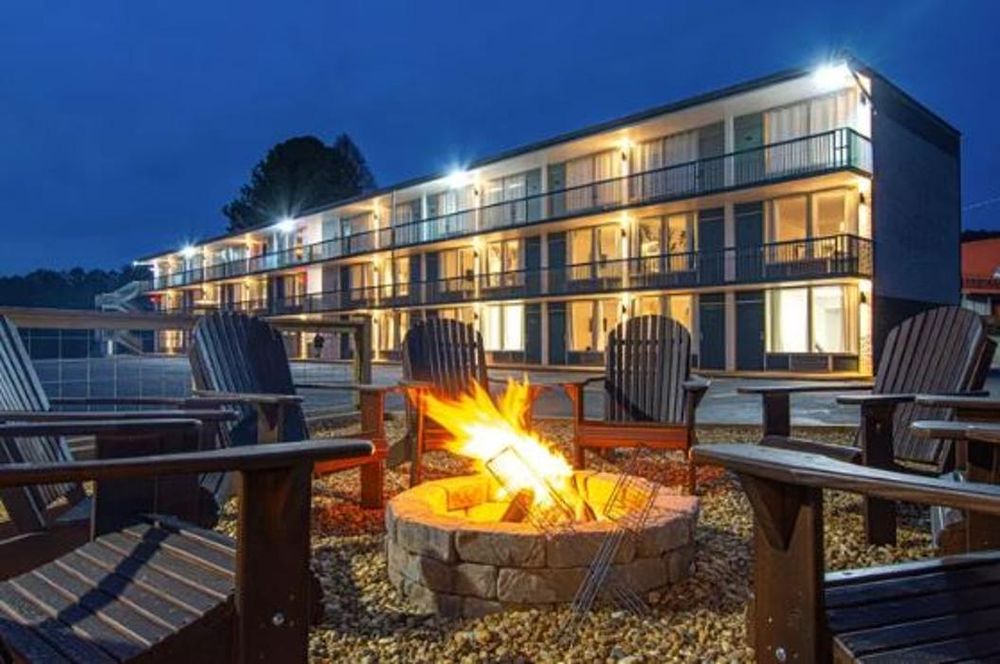 THE MALLARD HOTEL - 10 Photos - 178 Five Points Dr, Copperhill ...