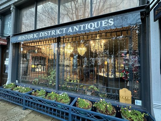 HISTORIC DISTRICT ANTIQUES - Updated May 2026 - 13 Photos - 514 Central ...