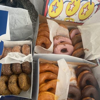 ROUND ROCK DONUTS - 2280 Photos & 3165 Reviews - 106 W Liberty Ave ...