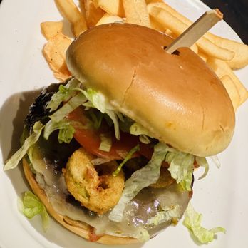 RED ROBIN GOURMET BURGERS AND BREWS - Updated August 2024 - 474 Photos ...