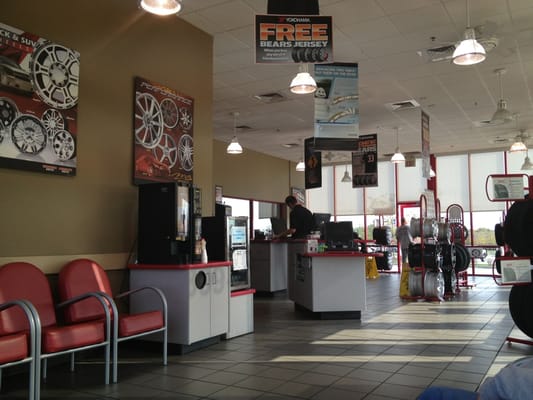 DISCOUNT TIRE - Updated December 2025 - 12 Photos & 90 Reviews - 1776 ...