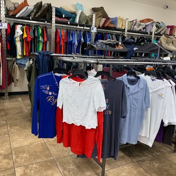 GOODWILL - Updated April 2025 - 40 Photos & 56 Reviews - 302 W Carrillo ...