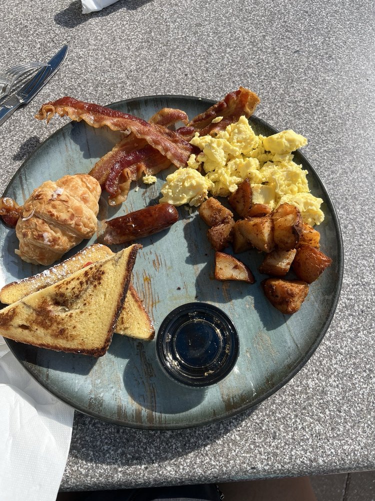 MARKER 92 WATERFRONT BAR & BISTRO - Updated April 2025 - 114 Photos ...