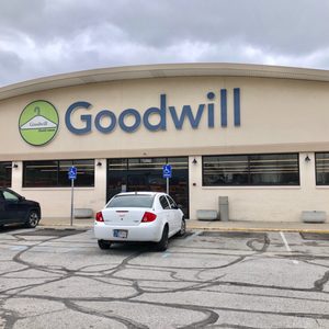 GOODWILL OUTLET STORE - Updated July 2025 - 10 Reviews - 4105 N ...