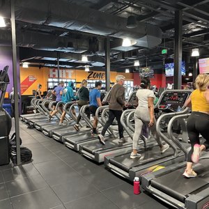 CRUNCH FITNESS - ALAMEDA - 44 Photos & 26 Reviews - 2247 South Shore ...
