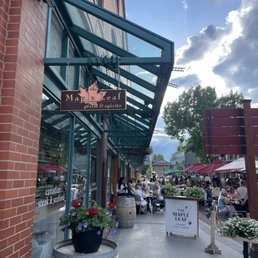 THE MAPLE LEAF - Updated December 2024 - 605 Photos & 410 Reviews - 137 ...