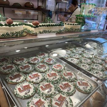 ISGRO PASTRIES - Updated June 2025 - 701 Photos & 605 Reviews - 1009 ...