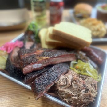 MOO’S CRAFT BARBECUE - Updated August 2024 - 1175 Photos & 681 Reviews ...