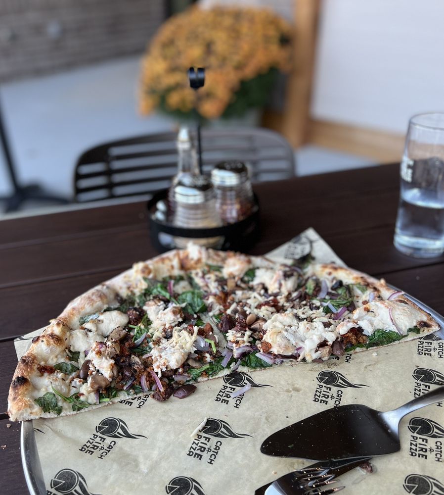 CATCH-A-FIRE PIZZA - LEBANON - Updated August 2025 - 117 Photos & 72 ...