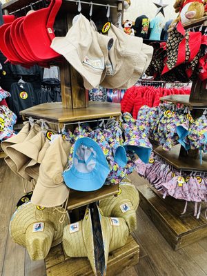 BUC EE’S - Updated December 2025 - 467 Photos & 183 Reviews - 2328 ...