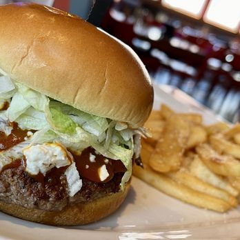 RED ROBIN GOURMET BURGERS AND BREWS - Updated August 2024 - 710 Photos ...