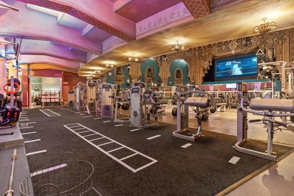 CRUNCH FITNESS - POLK ST - Updated December 2025 - 97 Photos & 410 ...