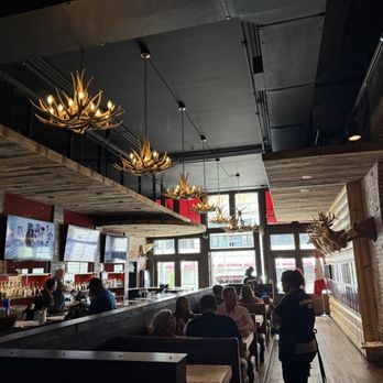 KOOKY CANUCK - Updated October 2025 - 740 Photos & 821 Reviews - 87 S ...