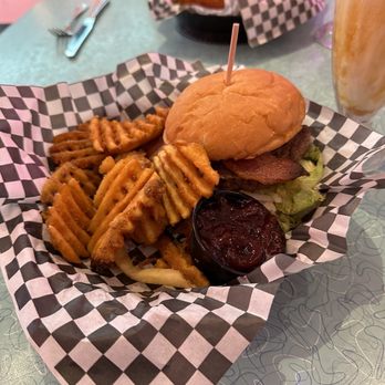 CORVETTE DINER - Updated May 2024 - 2462 Photos & 2803 Reviews - 2965 ...