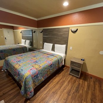 GENEVA MOTEL - Updated June 2026 - 54 Photos & 38 Reviews - 321 W ...