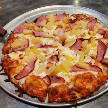 ROUND TABLE CLUBHOUSE - Updated January 2026 - 209 Photos & 234 Reviews ...