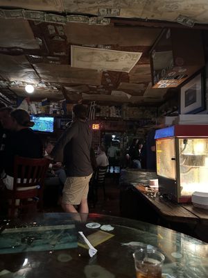 CHART ROOM - Updated July 2024 - 28 Photos & 42 Reviews - 1 Duval St ...