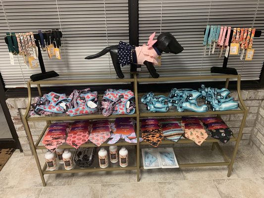 PAWSH PUPS PET BOUTIQUE & BAKERY - 17 Photos - 2623 Paramount Blvd ...