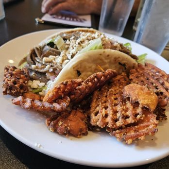 ELLIOTT’S ON CONGRESS - Updated December 2025 - 306 Photos & 308 ...