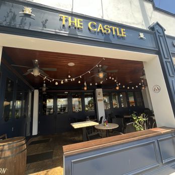 THE CASTLE IRISH PUB AND RESTAURANT - Updated March 2025 - 218 Photos ...